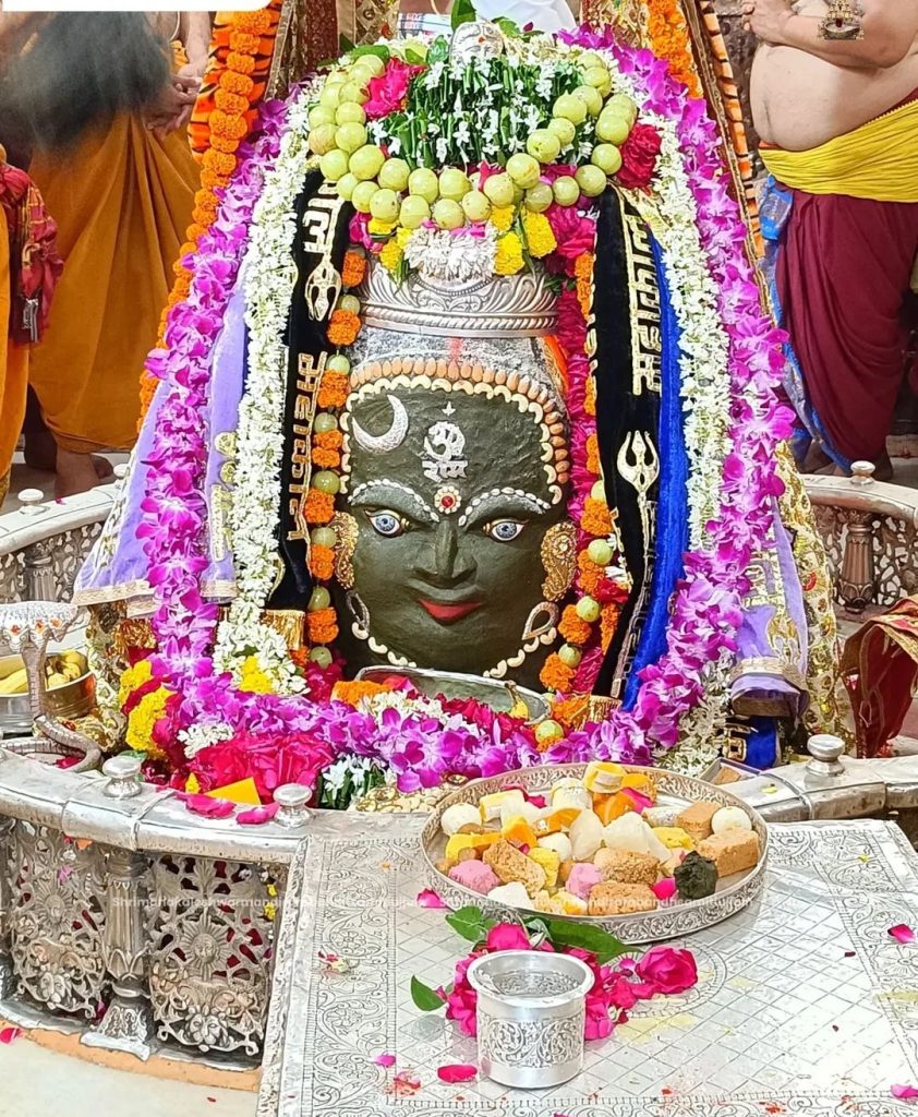 30 अक्टूबर महाकाल भस्म आरती: भगवान महाकालेश्वर के मस्तक पर ॐ और चंद्र अर्पित कर श्रृंगार, यहां ...